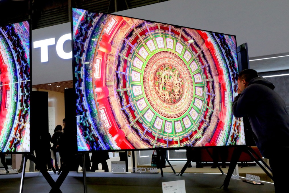 From coffee machines to robots, high-tech gadgets on display in ...